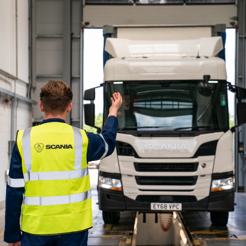 Scania Touring | Scania United Kingdom